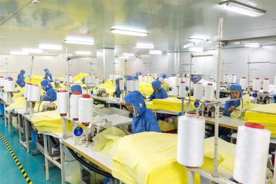 China 13-300gsm PE material disposable isolation gown for yellow/pink/blue color for sale