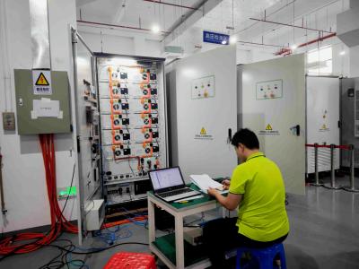 Cina Sistema industriale di stoccaggio dell'energia commerciale di 30 kW con cella LiFePO4 da 150 A in vendita