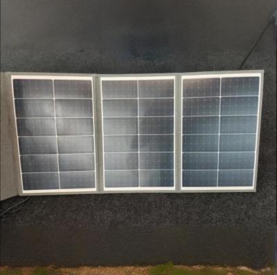 Cina Pannello solare fotovoltaico monocellulare esterno 105W 3 pieghevole con connettore MC4 per distributori e ordini OEM in vendita