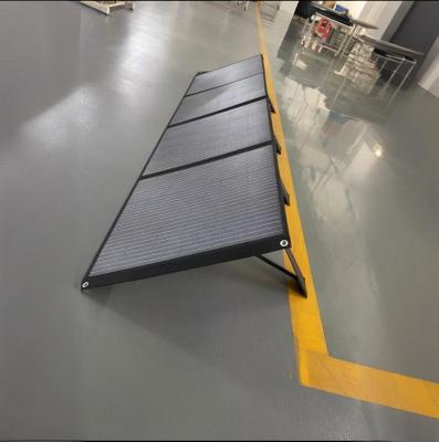 Cina 4 pannelli solari ETFE pieghevoli impermeabili a 200W con connettori MC4 per distributori e ordini OEM in vendita