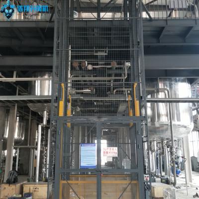 China Op maat gemaakte hydraulische mezzanine goederenlift vrachtlift magazijn geleiderail goederenlift Te koop