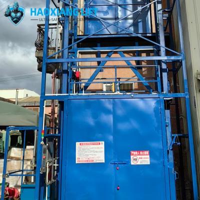 China Four-fold Door & Diamond Mesh Protection Hydraulic Freight Elevator 2 Tons 6M High Customized For Industrial Indoor Use for sale