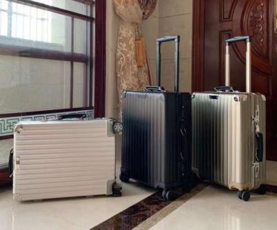 Cina Anti Theft ABS Travel Packaging Fingerprint Lock TSA Custom Smart Hard Shell Luggage in vendita