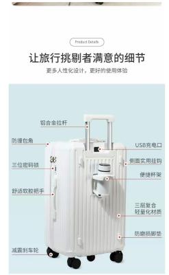 Cina New Design Factory Wholesale Large Capacity Suitcase Carry On Luggage PC ABS Hard Shell Spinner Wheels Combination Lock in vendita