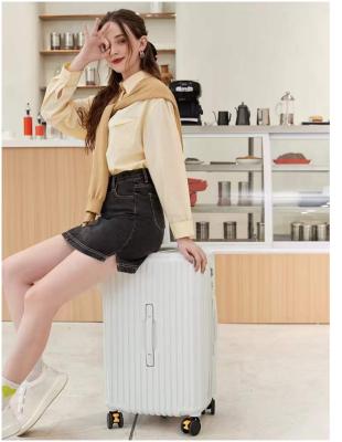 Cina New Design Factory Wholesale Large Capacity Suitcase Carry On Luggage PC ABS Hard Shell Spinner Wheels Combination Lock in vendita
