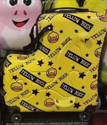 Cina New Design Children Cartoon Luggage Trolley Cases With Scooter Ride Kids Luggage Trolley in vendita