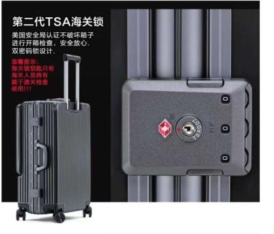 中国 Spinner Trolley For Luggage With TSA Locks Black, Dark Green, Red, Carry-On 20-Lnch, PC Hardside Suitcase With Front Poc 販売のため