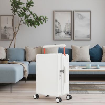 China 72cm 5.4kg Travel Luggage Suitcase Smart Cabin Luggage Lightweight Hard Shell Anti Explosion for sale