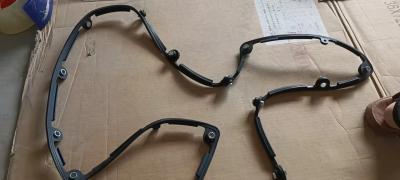 China OEM Diesel Engine Spare Parts Black Inner Plugs 3883220 Gasket Rocker Cover for sale
