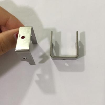 Cina Tolleranza 0.1mm Saldatura Curva Taglio laser Servizio di stampaggio di metallo Fabbricazione di fogli di metallo in vendita