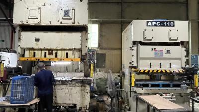 China Carbon Steel OEM ODM Custom Sheet Metal Fabrication voor Chassis Shell Metal Hardware Verwerking Te koop