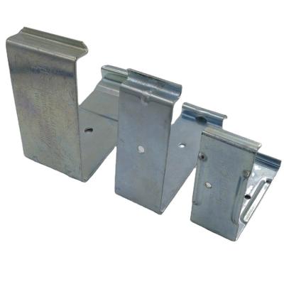 Cina Clip per casse in acciaio al carbonio zincato di dimensioni standard per stampaggio metalli, resistenza alla corrosione​ in vendita
