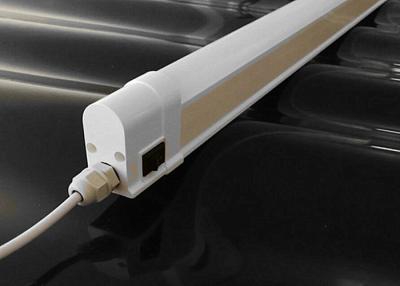 中国 三証拠LEDの管は8FTの中断される90w商業表面取り付けを防水する 販売のため