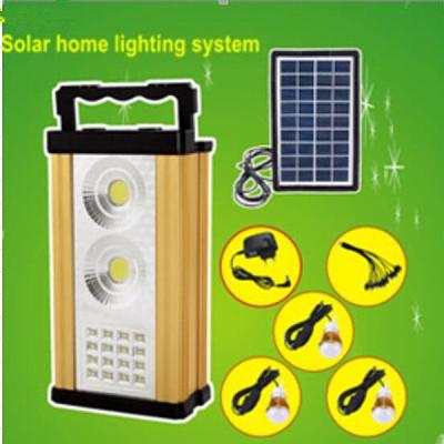 China Luz solar com bateria e conectores USB multifunção para iluminação de emergência à venda