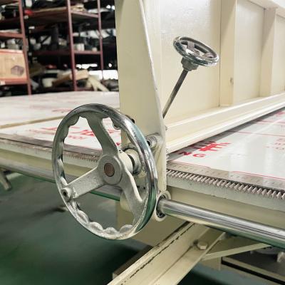 中国 セリウムが付いている縦のマニュアルPUの泡の打抜き機 販売のため