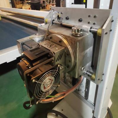 中国 DTC-SD2012 操作が簡単 PU 泡スポンジ用のダブルブレード振動型泡コンタール切断機 販売のため