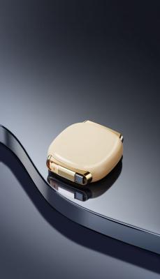 China 1M Length Retractable Data Cable with Chic Beige Gold Design for sale