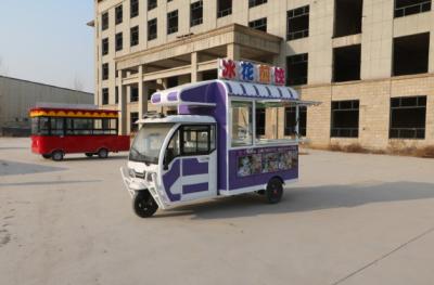 China Caminhão de comida de três rodas certificado de peso leve de vespa para o mercado de prata ISO e prata combinada à venda