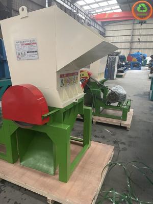 Cina 800 kg/h Potente macchina di frantumazione di plastica a basso rumore per tubi in sacchetto tessuto in nylon PP in vendita