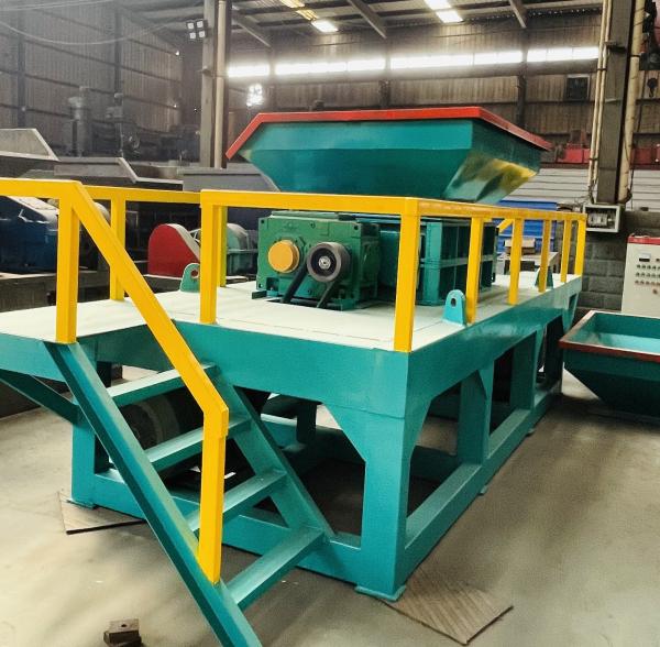 Quality Manufacturing Plant Double Shaft Hob Shredder for Waste Fishing Net and Snakeskin Bag for sale