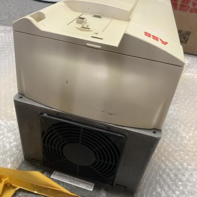 新しいABB ACS401001632 ACドライブACS 400家族380-480VAC 48/63HZ 21.5A