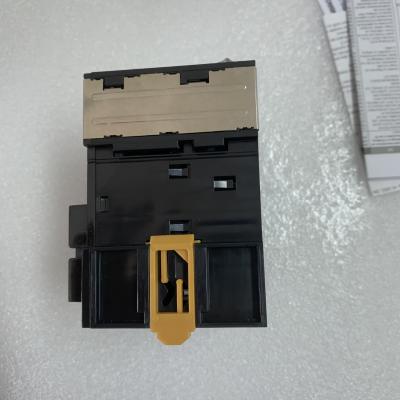 Cina CPU DI OMRON CJ2M-CPU32 CON GLI SCAFFALI INCORPORATI MAX DI ESPANSIONE DEL PORTO 3 DI ETHERNET/IP in vendita