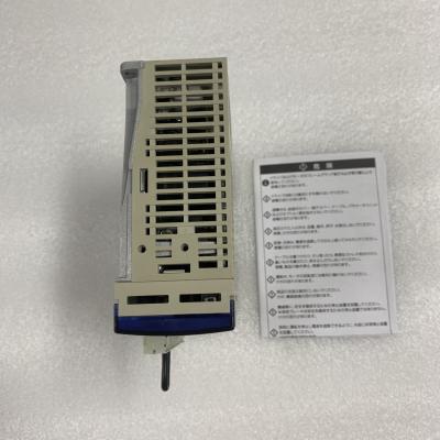 OMRON R7D-AP01Lのサーボ運転者100-115VAC 50/60HZ新しい1段階4A 100W