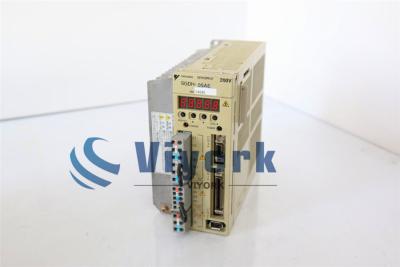 Китай Привод 50 сервопривода Yaskawa SGDH-05AE промышленный/60HZ 200 - 230VAC ВХОДНОЙ СИГНАЛ 4AMP НОВЫЙ продается