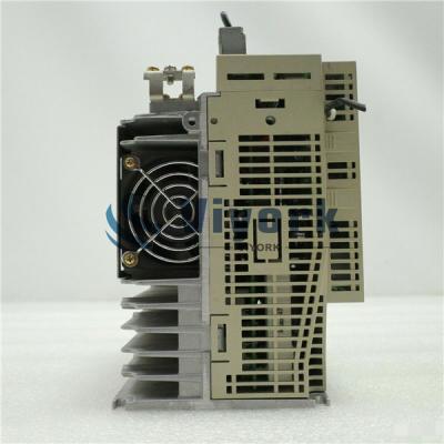 Китай Привод 50 сервопривода Yaskawa SGDH-15AE промышленный/60HZ 200 - 230VAC ВХОДНОЙ СИГНАЛ 9.5AMP продается