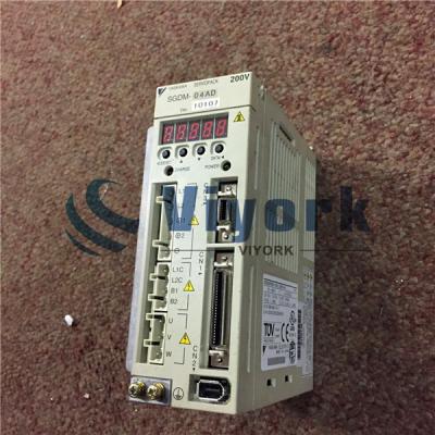 Китай Привод 50 сервопривода Yaskawa SGDM-04AD промышленный/60HZ 200 - 230VAC ВХОДНОЙ СИГНАЛ 5.5AMP продается