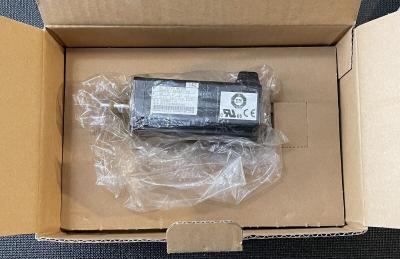 Китай МОТОР СЕРВОПРИВОДА 100W AC Yaskawa SGMAS-01ACA6C 200V 0.91A 3000RPM НОВЫЙ продается