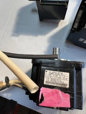 중국 새로운 야스카와 SGMPH-02ACA-SW11 AC 서보 모터 200V 0.89A 100W 3000RPM 판매용