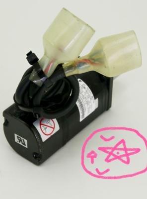 중국 새로운 야스카와 SGM-01L314 AC 서보 모터 100W 100V 2.2A 3000RPM 판매용