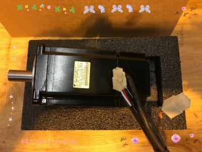 China Yaskawa SGM-08A2FJ12 AC SERVO MOTOR 400W 200V 2.6A 3000RPM NOVO à venda