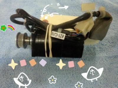 China Yaskawa SGM-A5A3G22 AC SERVO MOTOR 50W 200V 0.6A 3000RPM NOVO à venda
