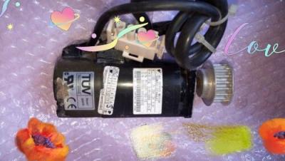 China Yaskawa SGMAH-01BBA-TH12 AC SERVO MOTOR 100W 100V 2.4A NOVO à venda