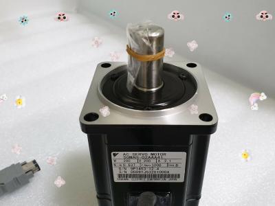 Китай Yaskawa SGMAH-02BAAG721 СЕРВОМОТОР ПЕРЕМЕННОГО ТОКА 200 Вт 100 В 3A 3000 ОБ/МИН НОВЫЙ продается
