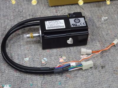 China Yaskawa SGMAS-01A2AA1-E AC SERVO MOTOR 100W 200V 3000RPM 0,91A NOVO à venda