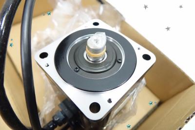 China Yaskawa SGMAS-A8A2A-YR11 AC SERVO MOTOR 50W 200V 3000RPM 0,66A NOVO à venda