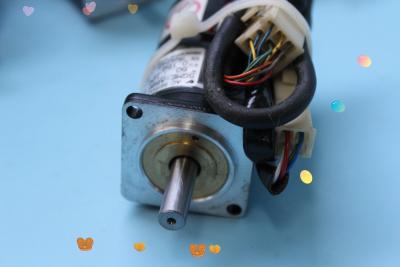 China Yaskawa SGME-A5BF12 AC SERVO MOTOR 0.9A 50W 3000RPM 100V NOVO à venda