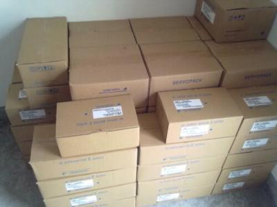 중국 야스카와 SGMPH-04AAAJ72C AC 서보 모터 400W 3000RPM 200V 2.6A 새 제품 판매용