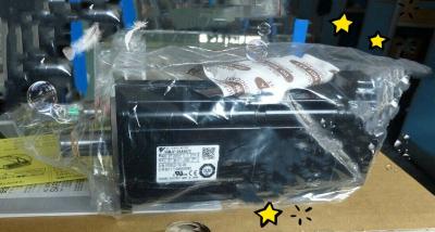 China Yaskawa SGMJV-04AAA2C AC SERVOMOTOR 400W 3000RPM 200V 2.7A NIEUW Te koop