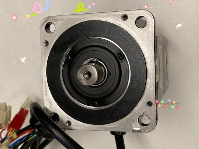 China Yaskawa SGMPH-04A1A-YR61 AC SERVOMOTOR 400W 3000RPM 200V 2.6A NIEUW Te koop