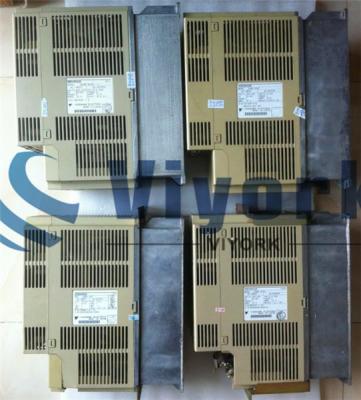 中国 3段階SGDB-30AD 18のAMPはAC 230V Yaskawaサーボ コントローラーを入れた 販売のため