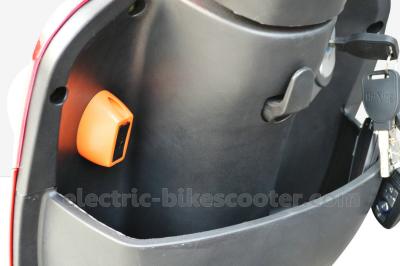 Cina Il pedale elettrico della vespa ha assistito le ruote a 18 pollici 48V 250W del motorino in vendita