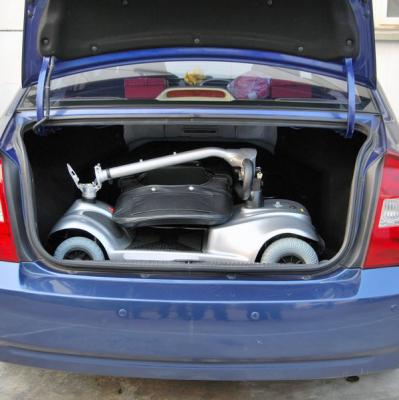 Cina La ruota 4 piega la batteria acida al piombo motorizzata del gel del motorino 7km/h 24V 12Ah di mobilità in vendita