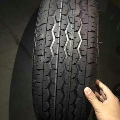 Cina L'automobile classica radiale d'acciaio a 15 pollici stanca i pneumatici 215/75R15 di PCR in vendita