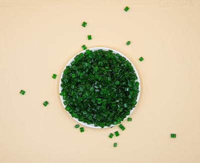 Cina Chips per bottiglie in PET di plastica per l'applicazione in bottiglia in bianco verde blu in vendita