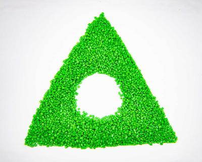 China Flessen maken van gerecycled PET hars groen GRS gecertificeerde RPET-chips voor vezels Te koop