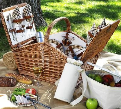 China Manufacturers Wholesale Cheap Picnic Wicker Basket Rattan Collapsible Picnic Basket Set with Lid Handle for sale